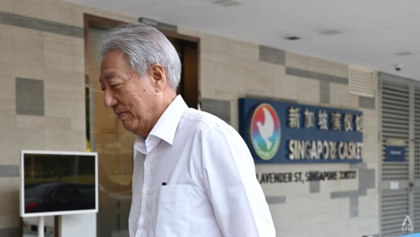 'Lost a very good leader, doctor and family member': Dozens show up on the first day of Lee Wei ...